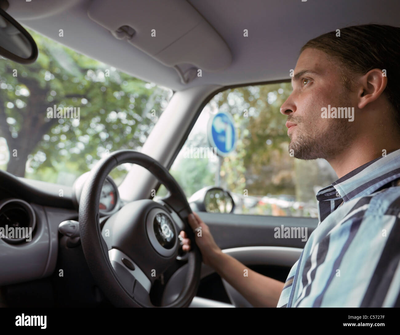 Aufmerksamkeit des fahrers -Fotos und -Bildmaterial in hoher Auflösung ...