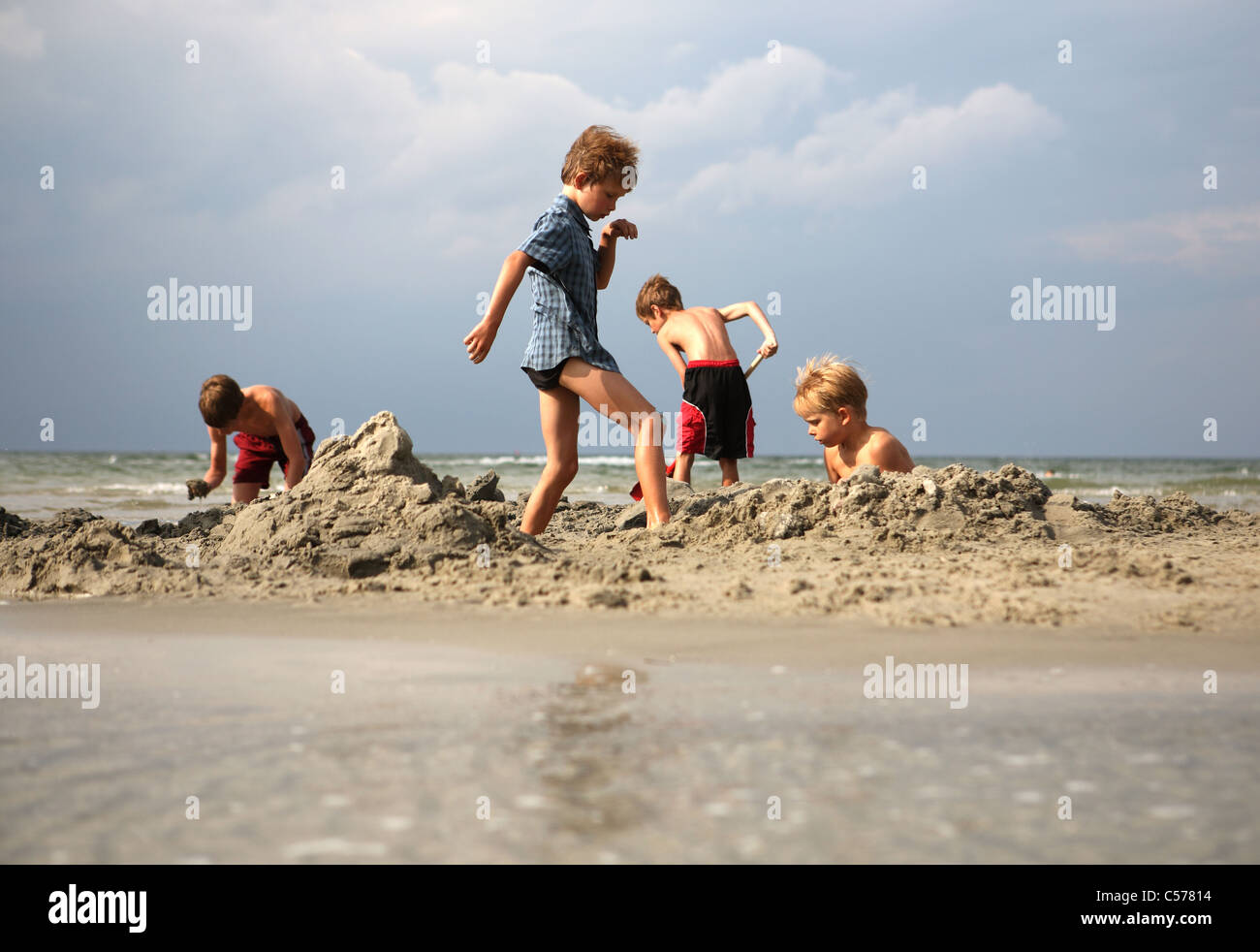 Junge deutsche kinder -Fotos und -Bildmaterial in hoher Auflösung – Alamy