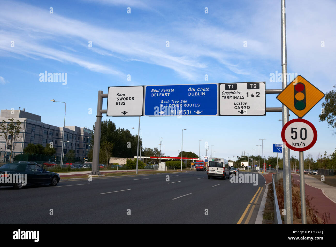 European motorway overhead route signs -Fotos und -Bildmaterial in ...