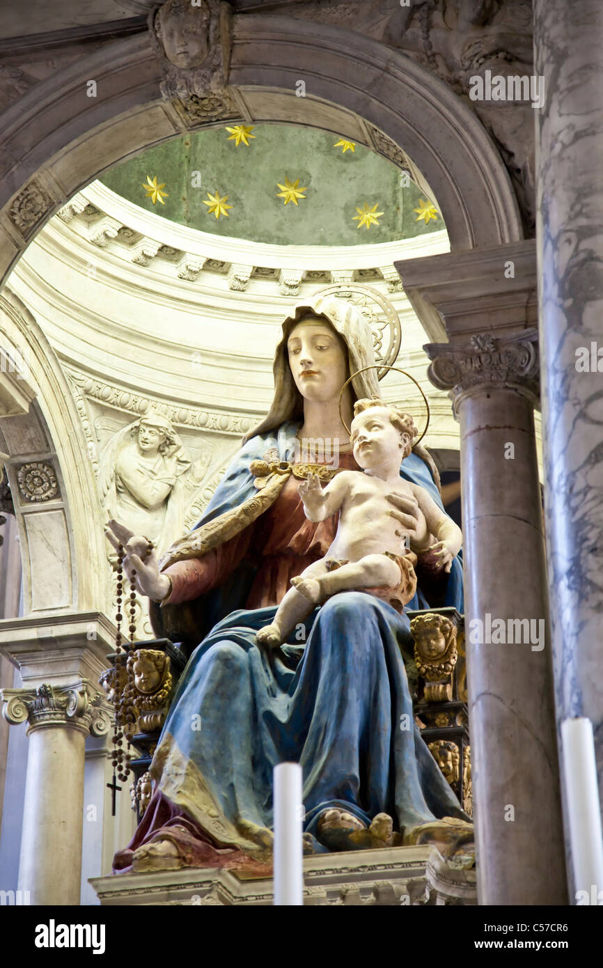Statue von maria und kind in venedig -Fotos und -Bildmaterial in hoher Auflösung – Alamy