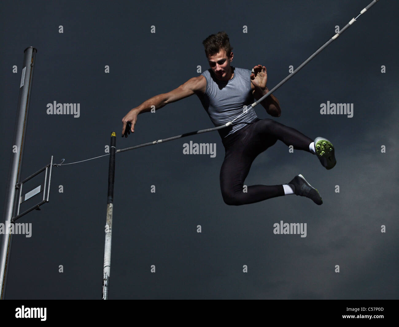 Männer stabhochsprung -Fotos und -Bildmaterial in hoher Auflösung – Alamy
