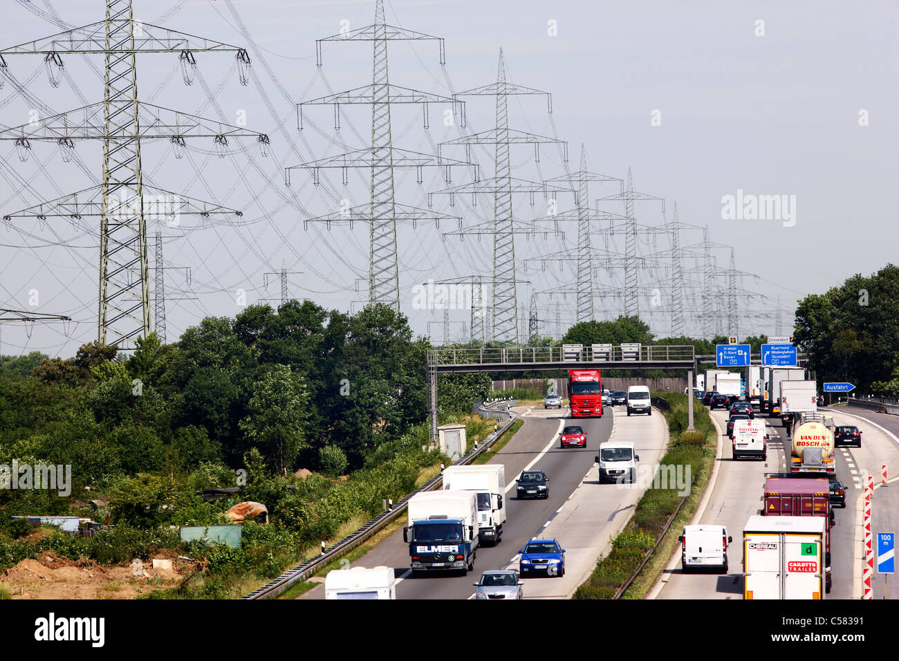 Autobahn A57, Verkehr, Hochspannungsleitungen, Stromleitungen ...