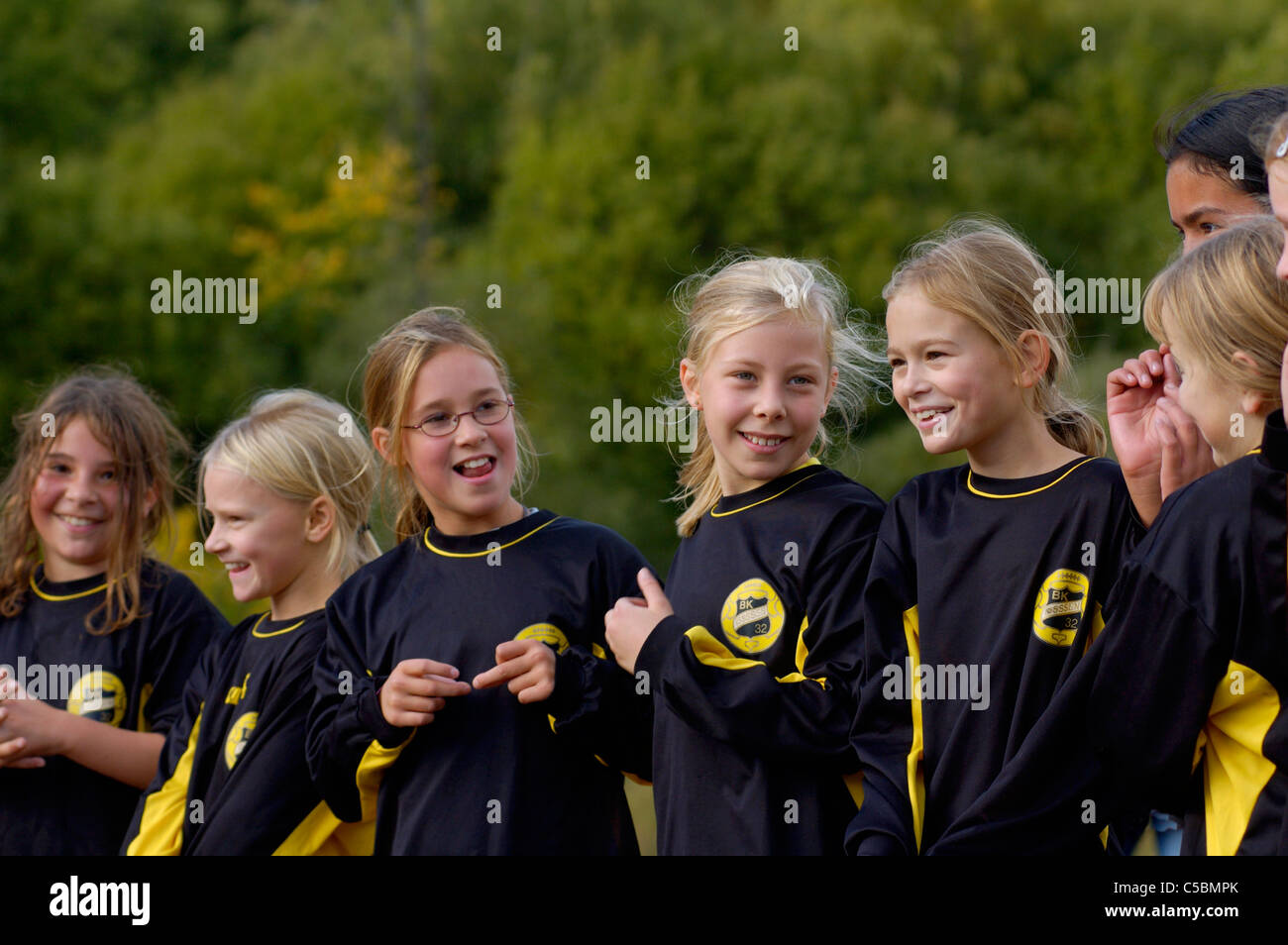 Fußball mädchen mannschaft -Fotos und -Bildmaterial in hoher Auflösung ...
