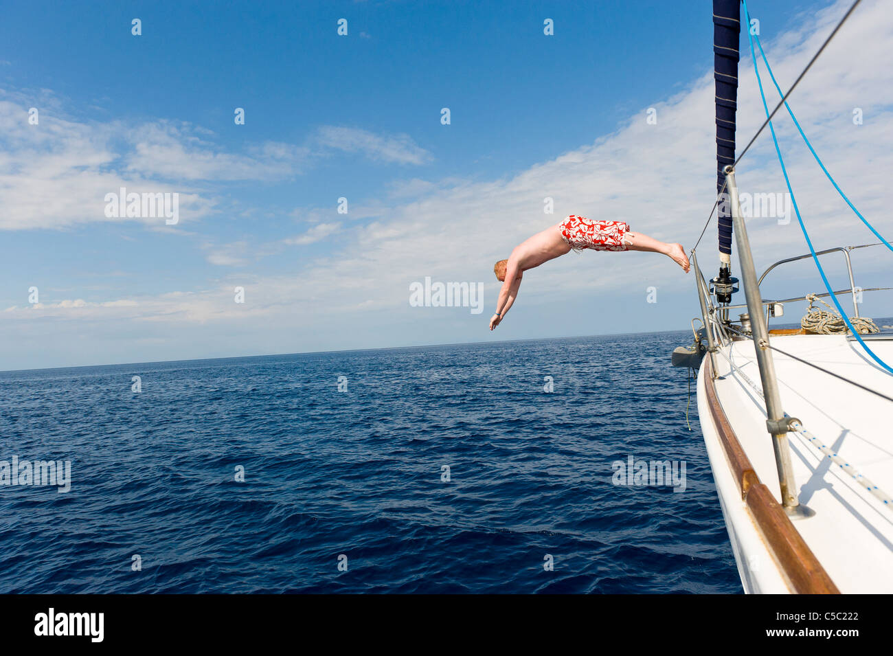 Vom meer springen -Fotos und -Bildmaterial in hoher Auflösung – Alamy