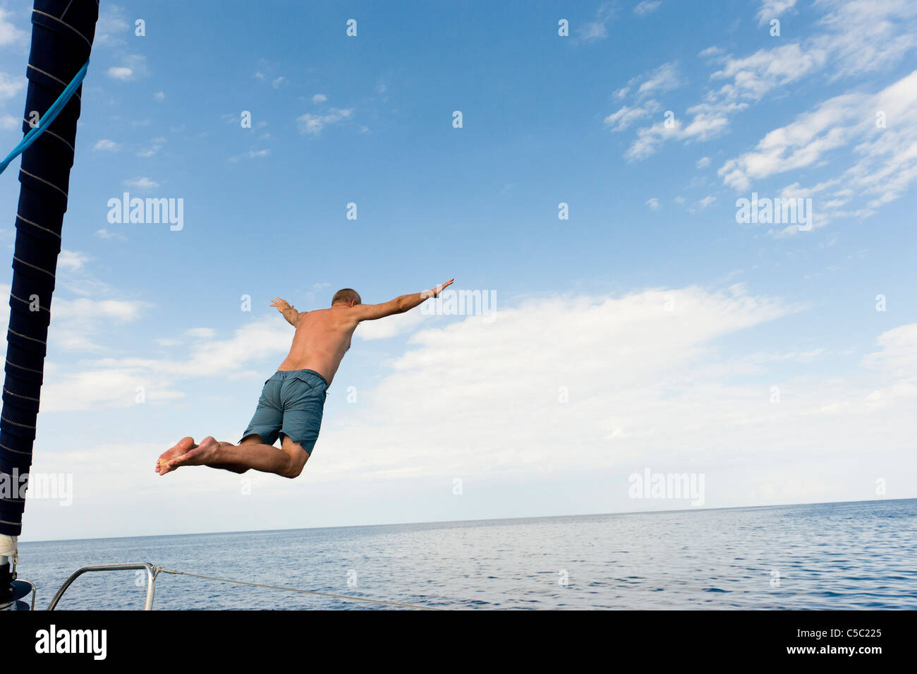 Boot springen bewegung -Fotos und -Bildmaterial in hoher Auflösung – Alamy