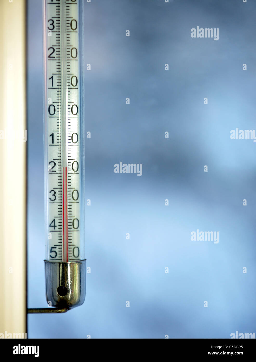 Thermometer minus degrees -Fotos und -Bildmaterial in hoher Auflösung ...