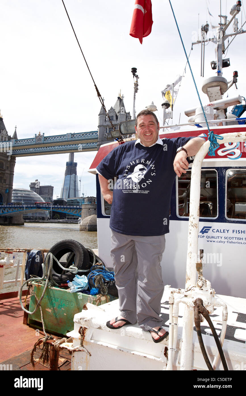 Jimmy Buchan, aus dem Trawlerman TV-Programm auf seinem Fischkutter ...