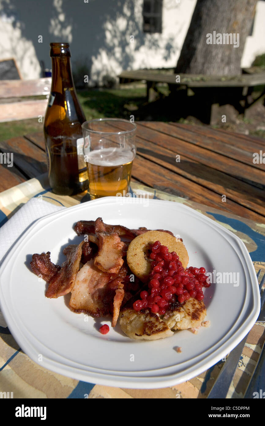 Essen auf dem tisch serviert Stockfotos und -bilder Kaufen - Alamy