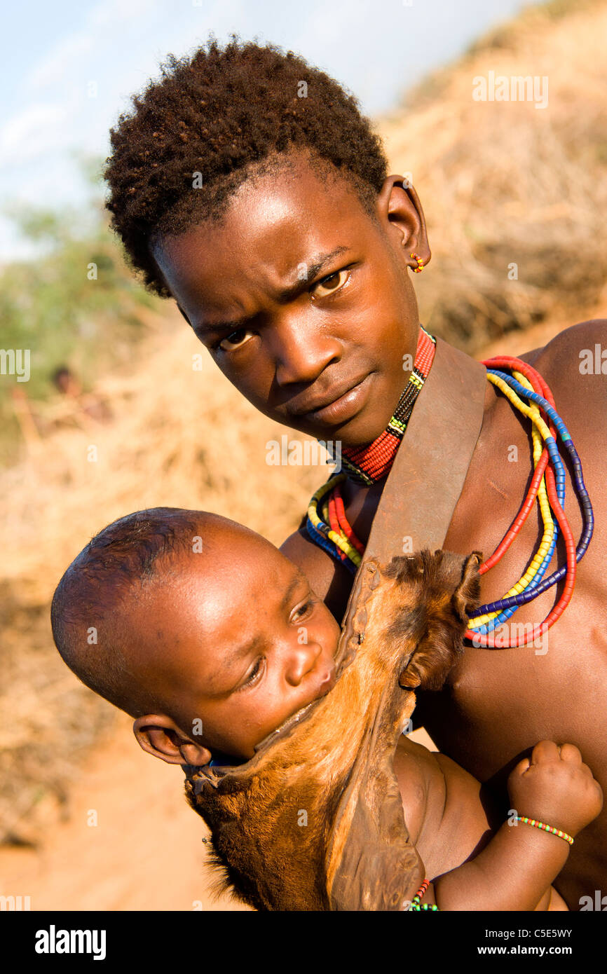 Girl hamer tribe ethiopia -Fotos und -Bildmaterial in hoher Auflösung - Seite 2 - Alamy