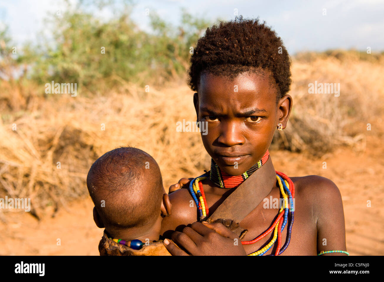 Girl hamer tribe ethiopia -Fotos und -Bildmaterial in hoher Auflösung - Seite 2 - Alamy