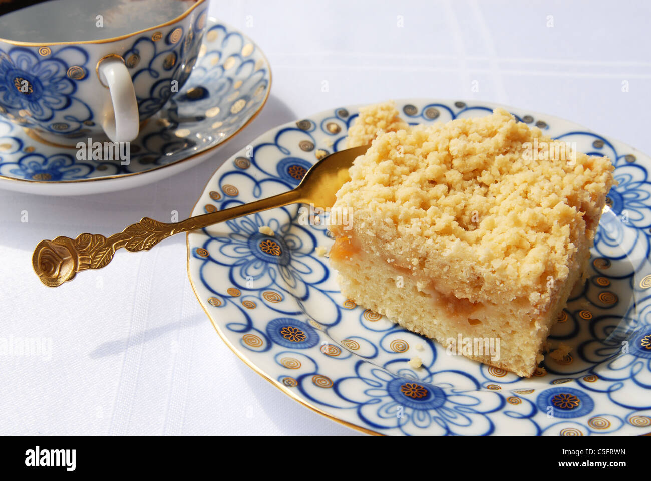 Morgen mit Kaffee und Kuchen Stockfotografie - Alamy