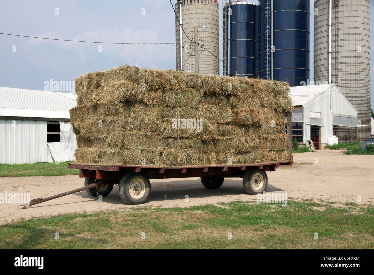 Straw wagon -Fotos und -Bildmaterial in hoher Auflösung – Alamy