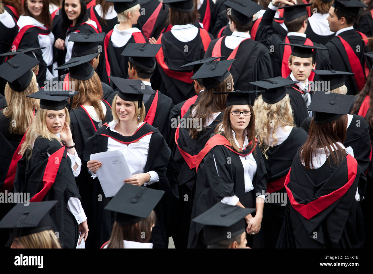 Absolventinnen und Absolventen an der University of Birmingham ...