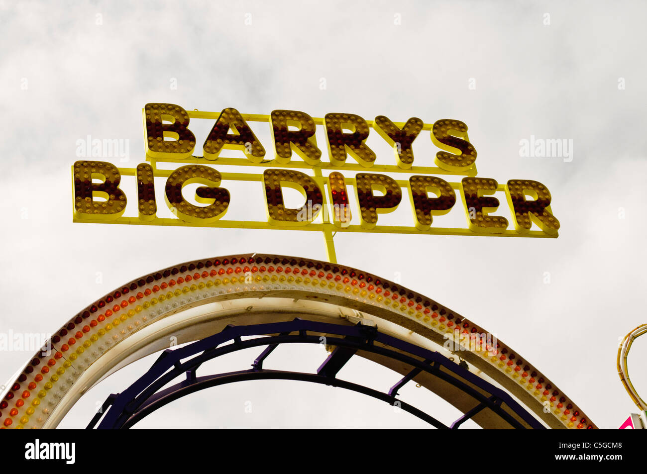 Barrys Big Dipper Loop the Loop Achterbahn, Portrush Stockfotografie ...