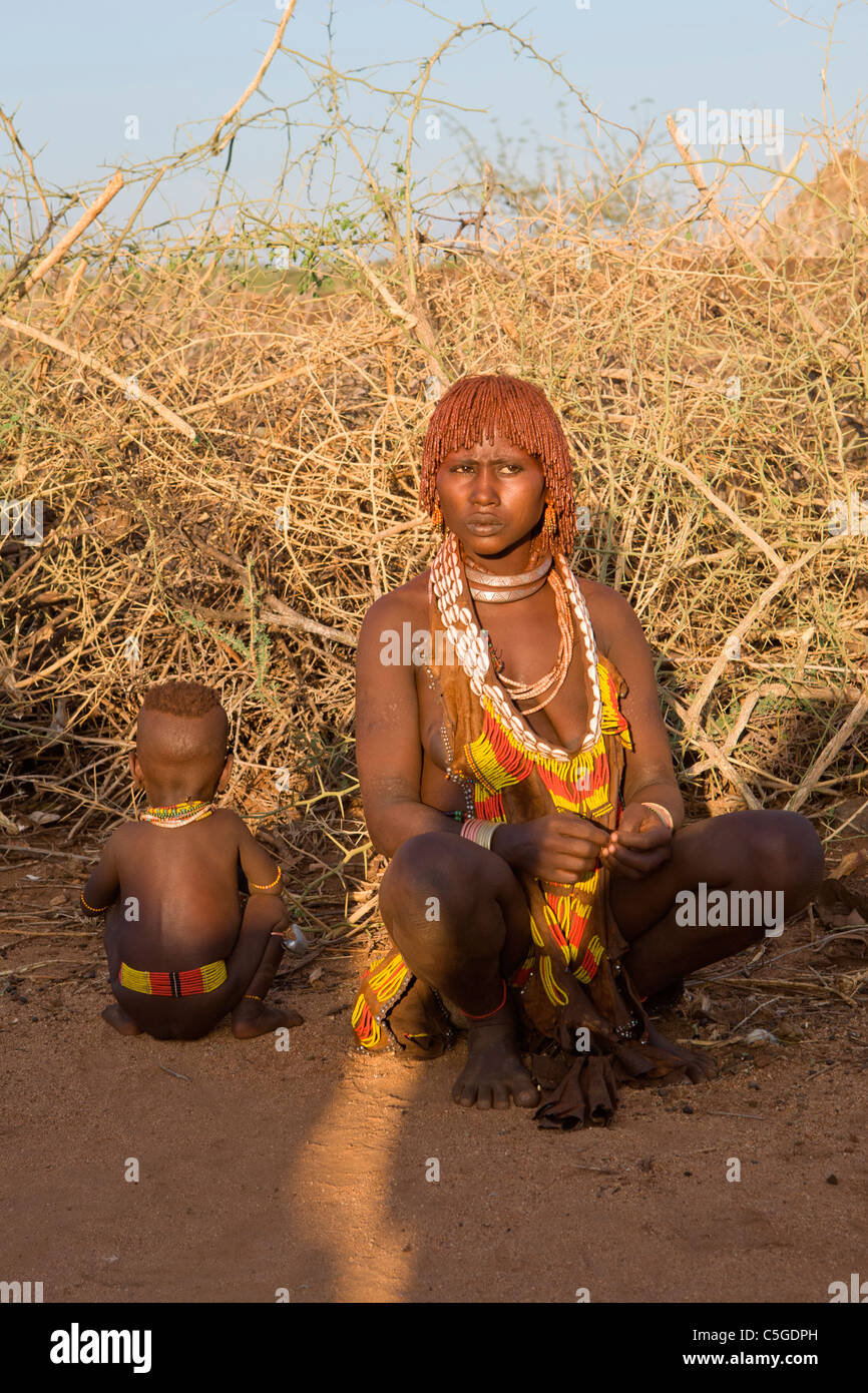 Child tribeswoman -Fotos und -Bildmaterial in hoher Auflösung – Alamy