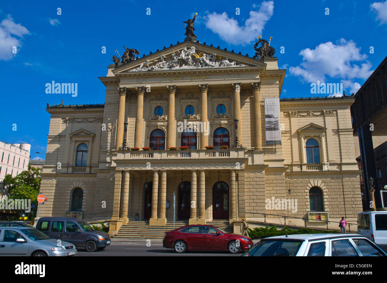 Opera prague -Fotos und -Bildmaterial in hoher Auflösung – Alamy