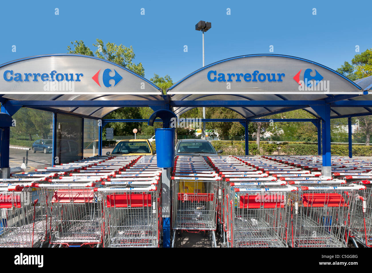 Carrefour supermarket france -Fotos und -Bildmaterial in hoher ...