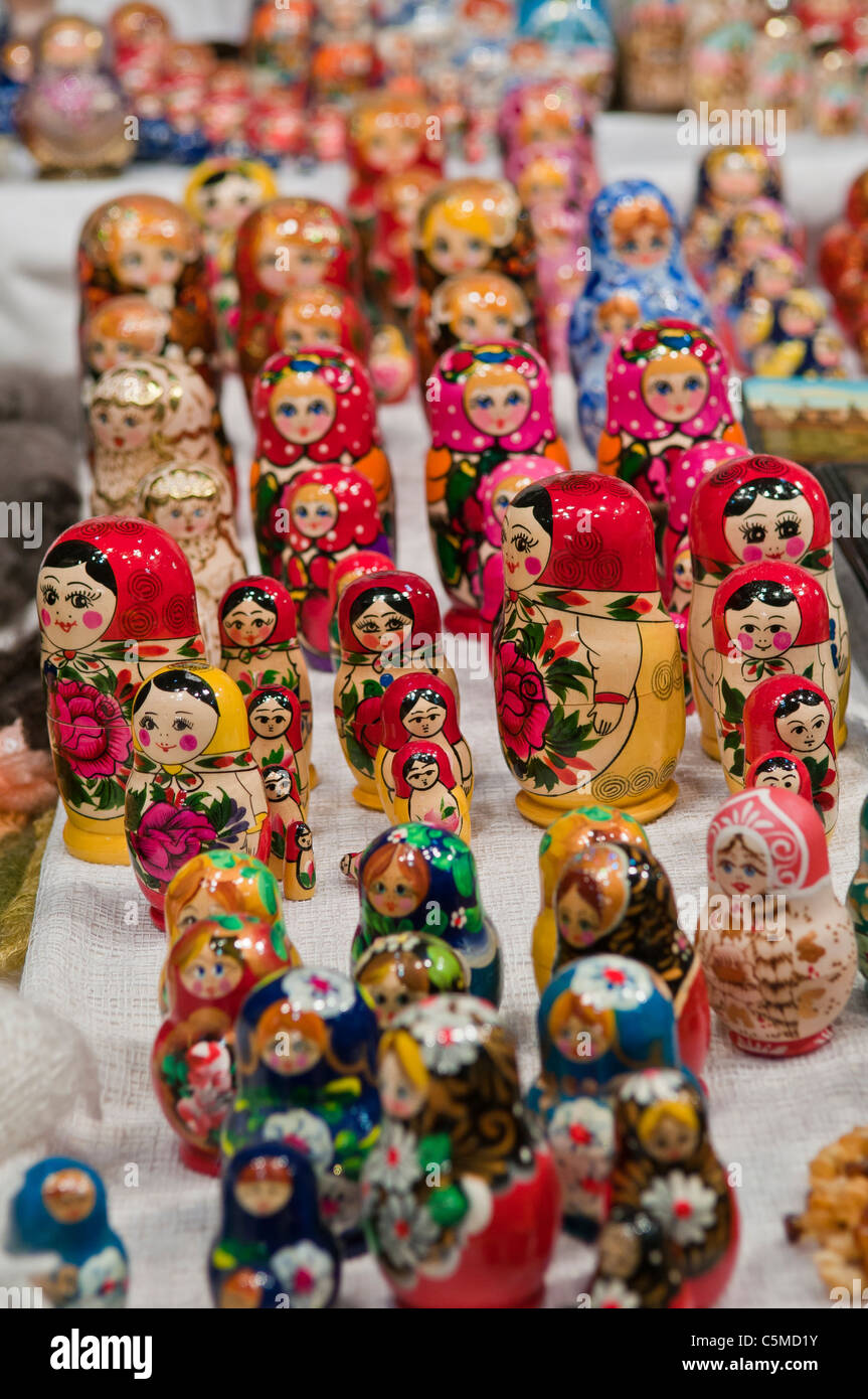 Matroschka, Babuschka-Puppe oder russische Verschachtelung Puppe auf ...