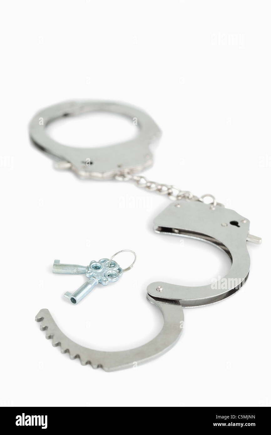 Offene handschellen -Fotos und -Bildmaterial in hoher Auflösung – Alamy
