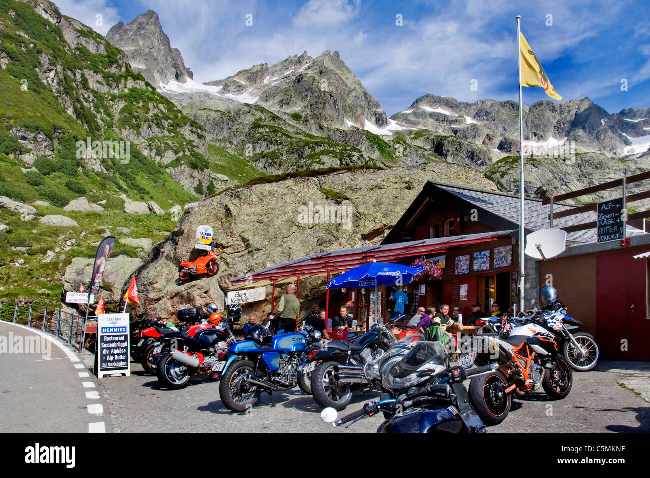 Biker, Restaurant, Sustenbrüggli, Susten pass, Schweiz Stockfotografie ...