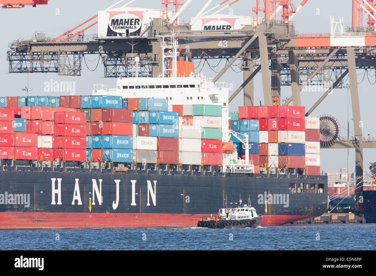 HANJIN Container-Schiff "Malta" angedockt an Maher Terminals Container ...