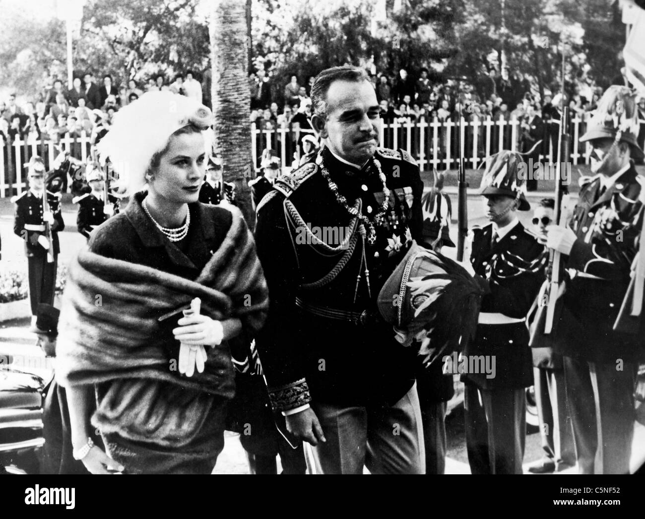 Grace kelly prince rainier iii -Fotos und -Bildmaterial in hoher ...