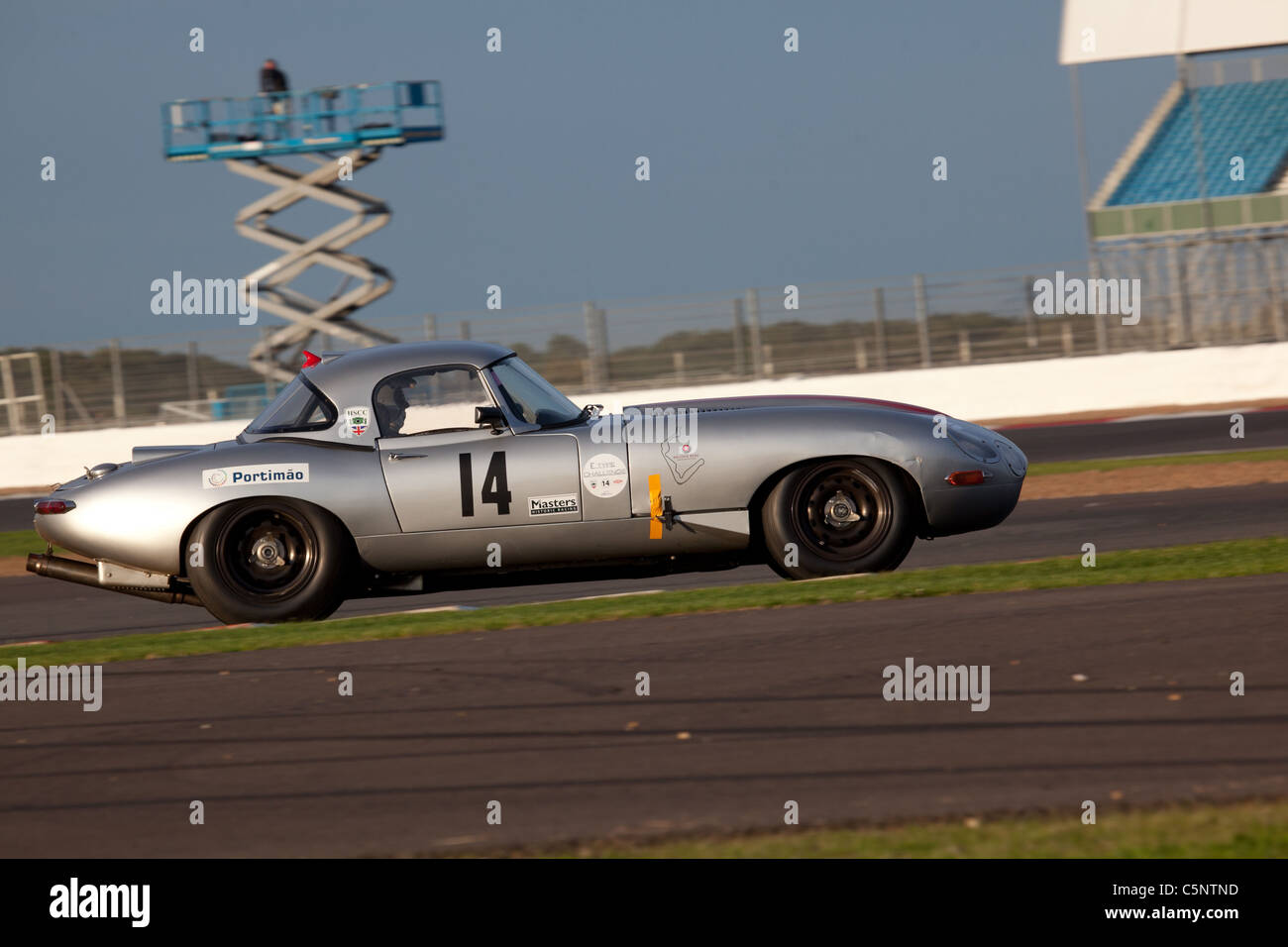 Jaguar e type racing car -Fotos und -Bildmaterial in hoher Auflösung ...