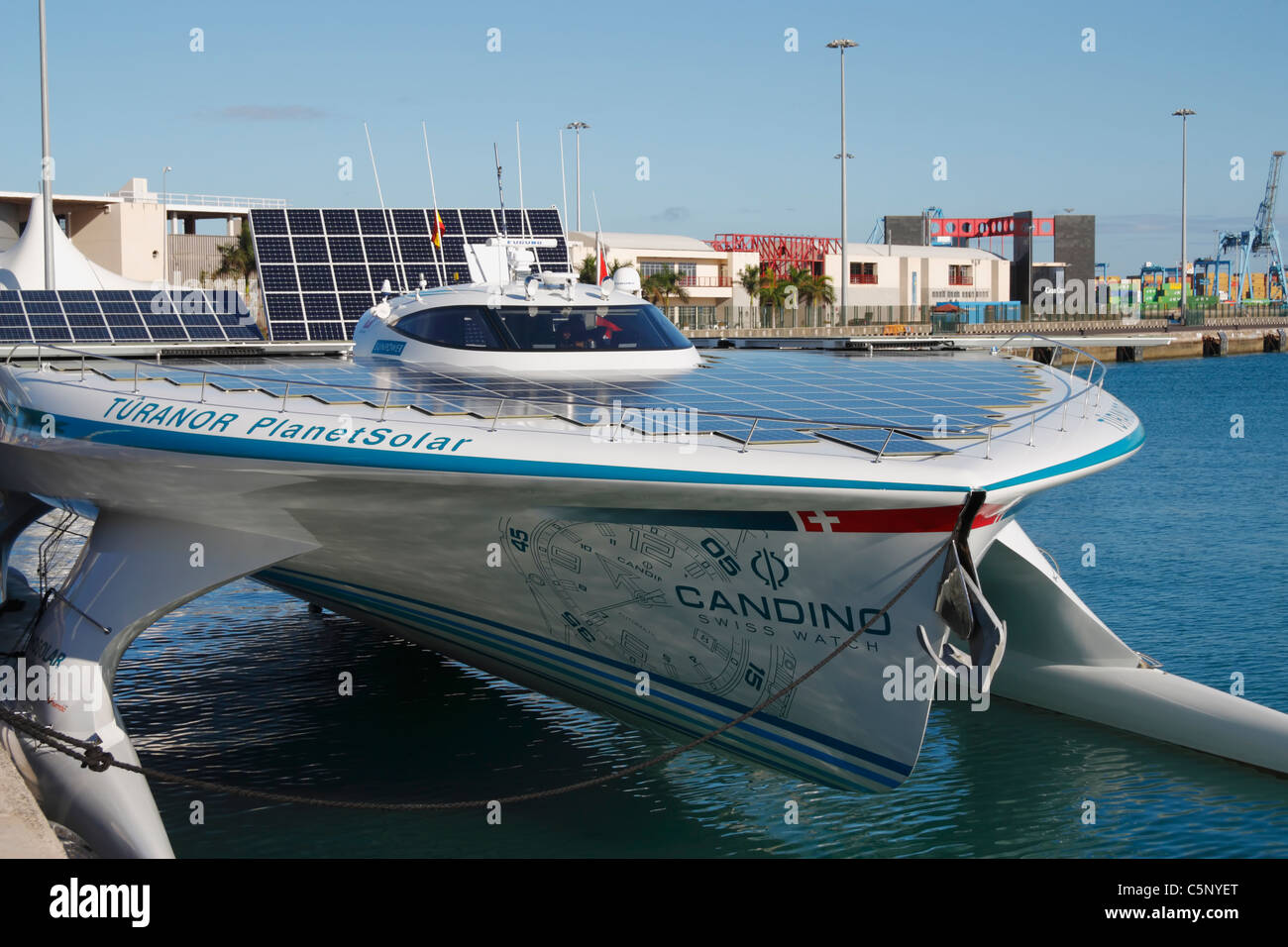 Solar-Panels auf der weltweit größten angetriebenen Solarboot, "Turanor ...