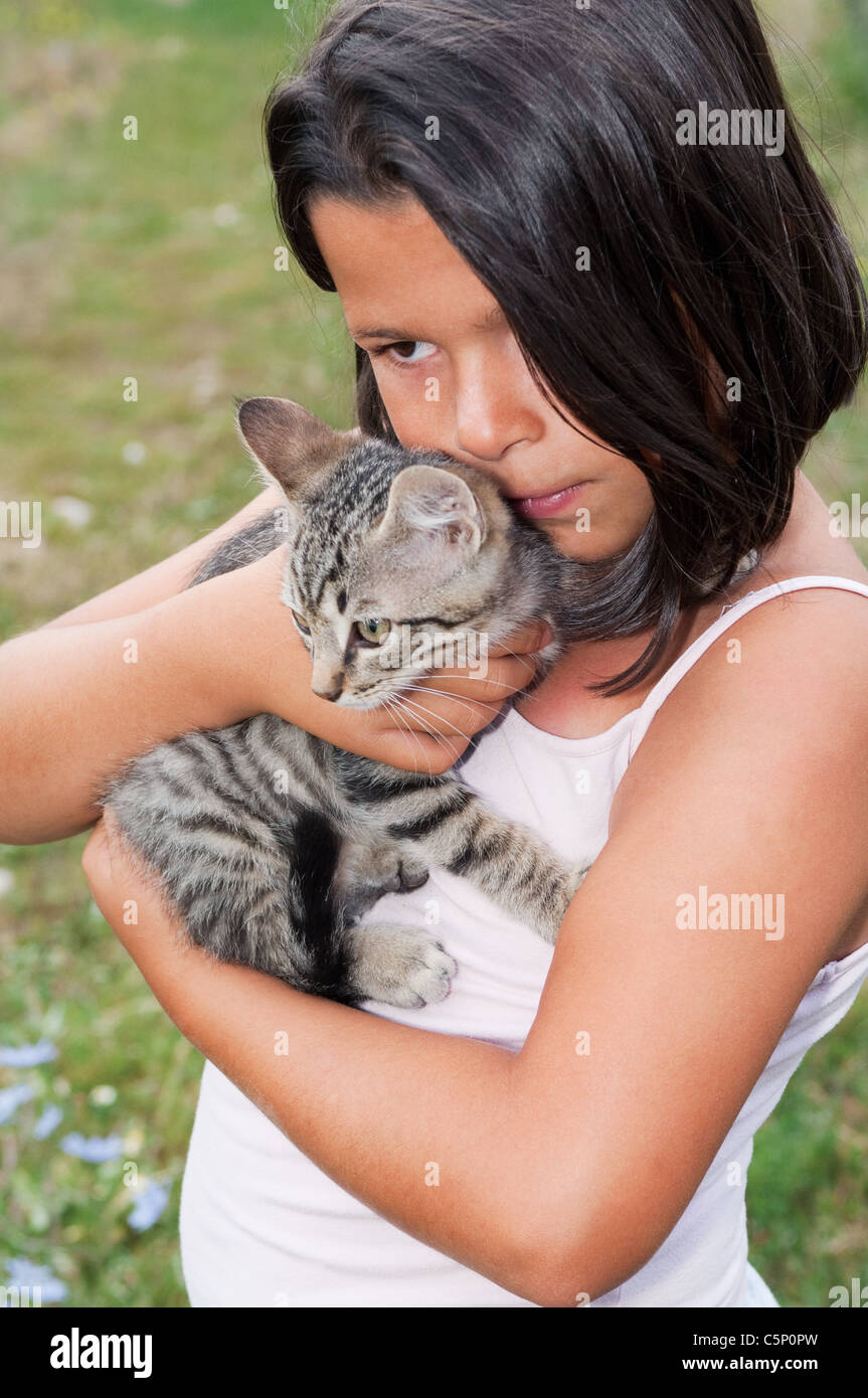 Mädchen mit der katze -Fotos und -Bildmaterial in hoher Auflösung – Alamy
