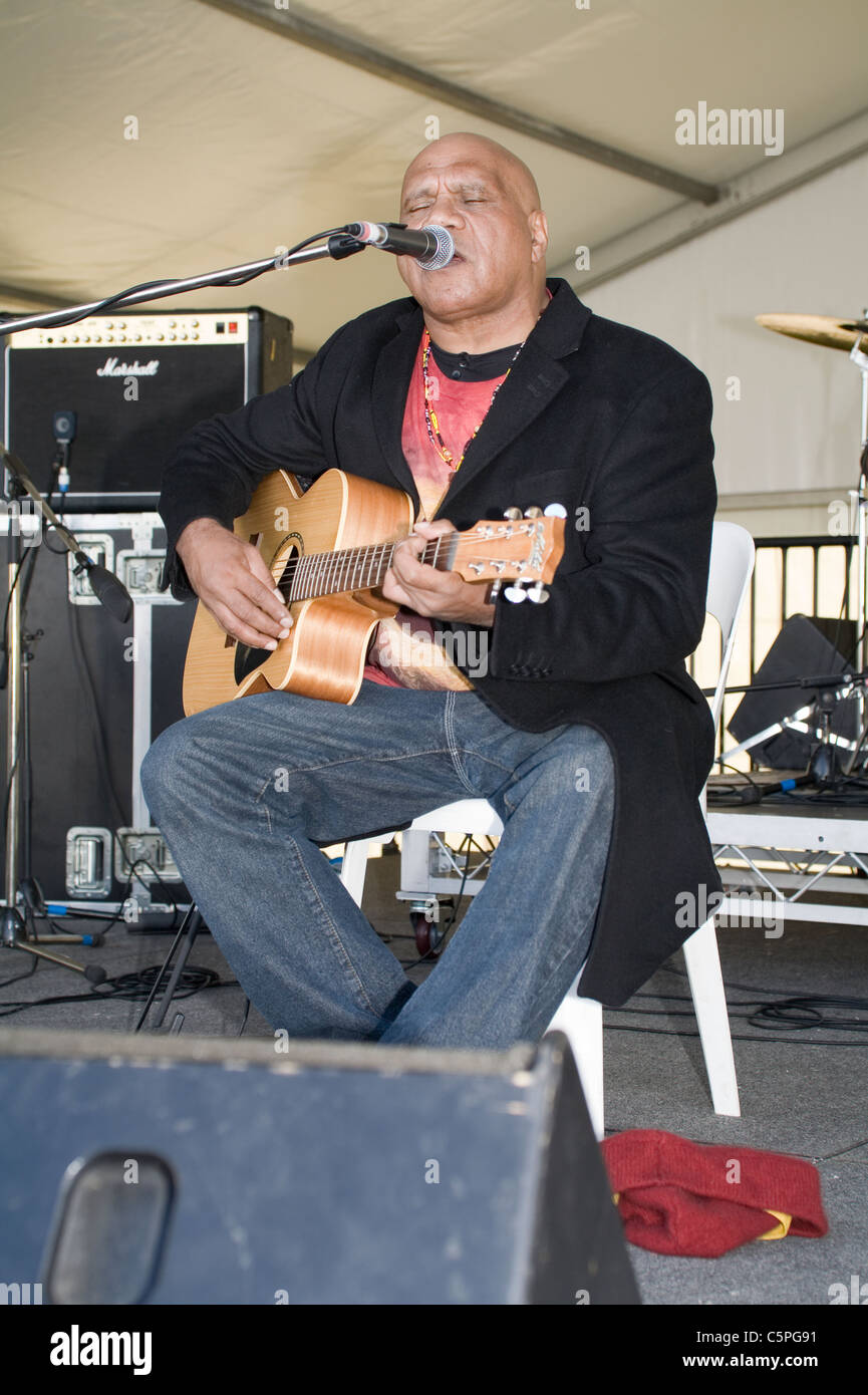 Australian Aboriginal Sänger & Songwriter, Archie Roach, erklingt in ...