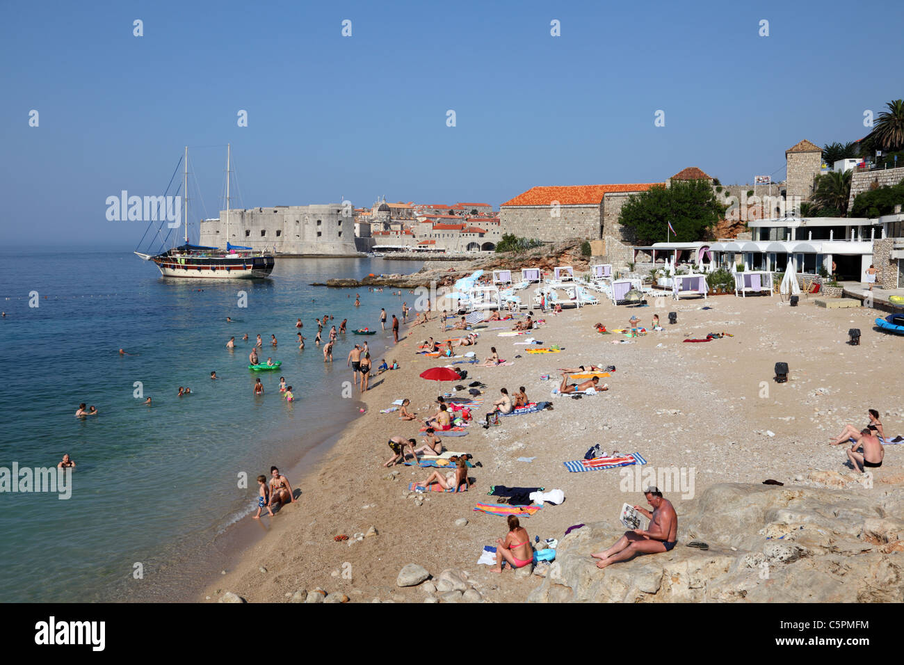 Strand in Dubrovnik, Kroatien Stockfotografie - Alamy