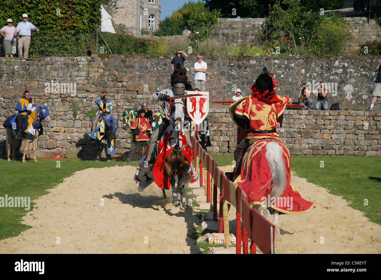 Ritter, Turnier Ritterlichkeit. Mittelalterfest in Domfront (Orne ...