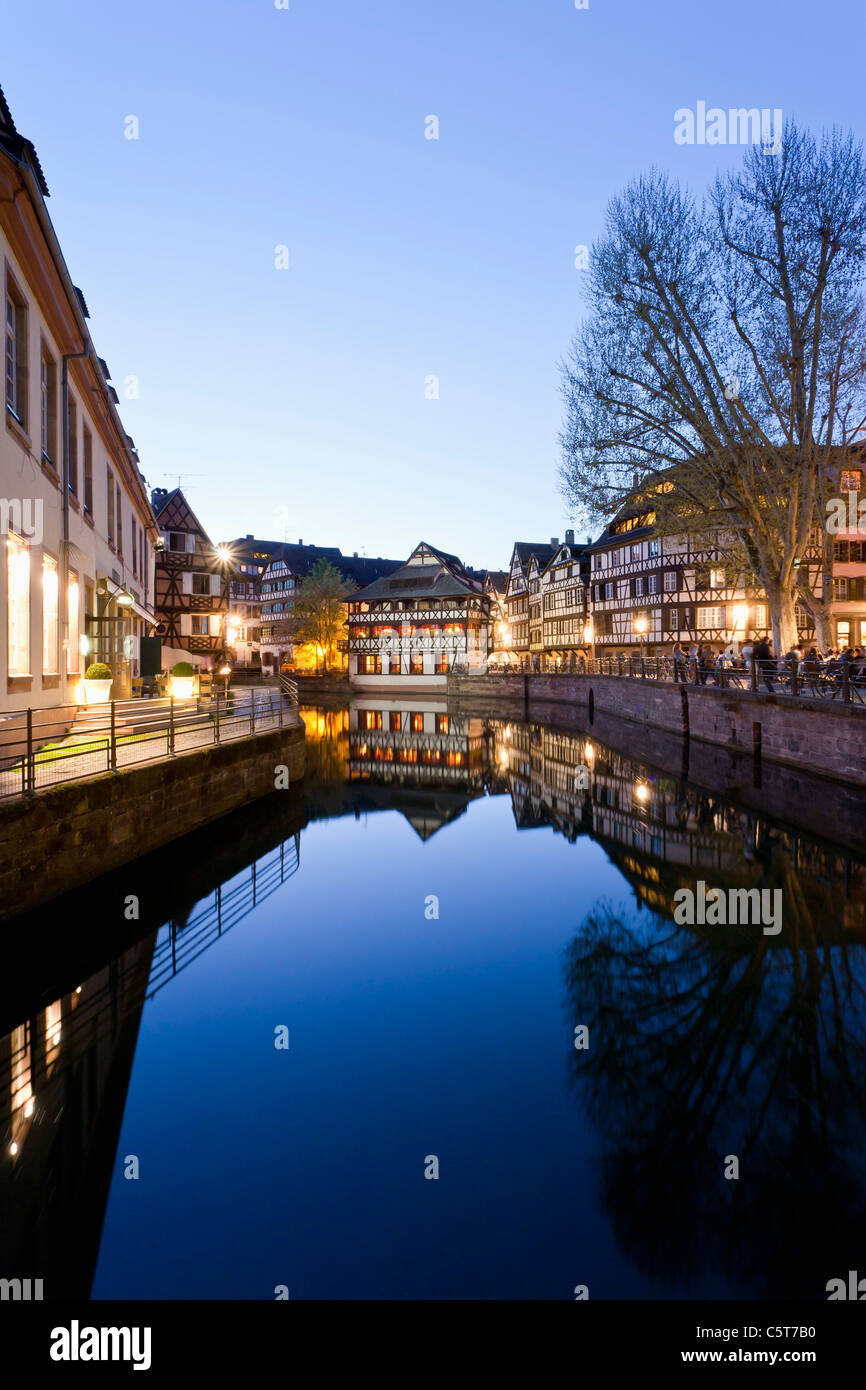 Restaurant exterior strasbourg france -Fotos und -Bildmaterial in hoher ...