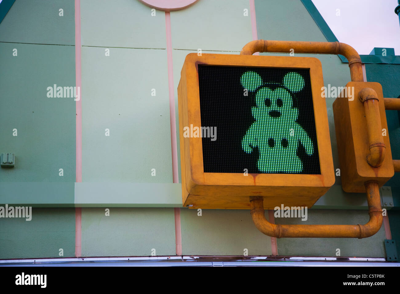 Safety sign cartoon -Fotos und -Bildmaterial in hoher Auflösung – Alamy