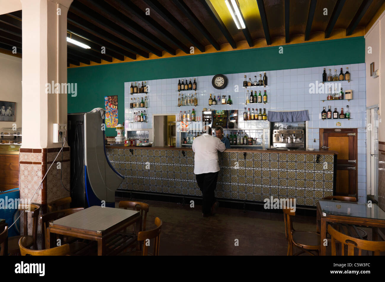 Traditional spanish cafe interior -Fotos und -Bildmaterial in hoher ...