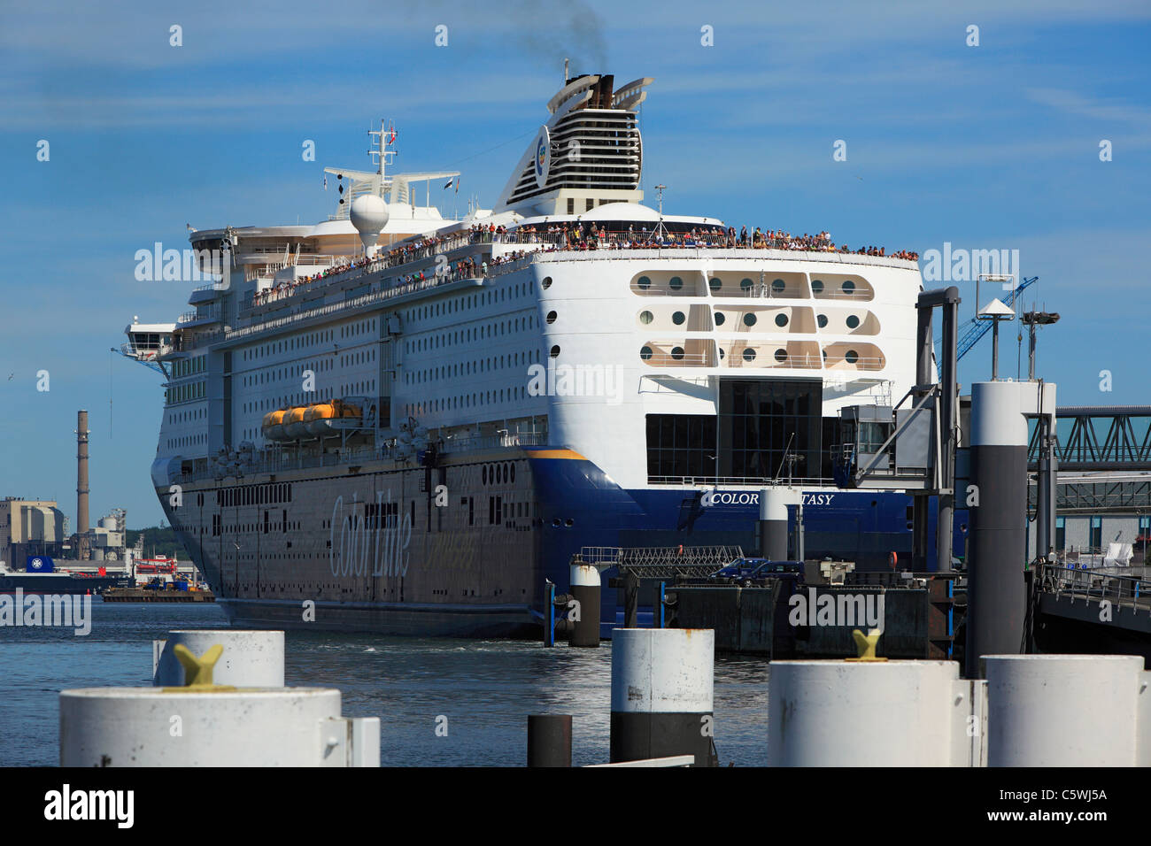 Kieler Hafen, bin Faehrschiff der ColorLine Terminal Norwegenkai, Kiel ...