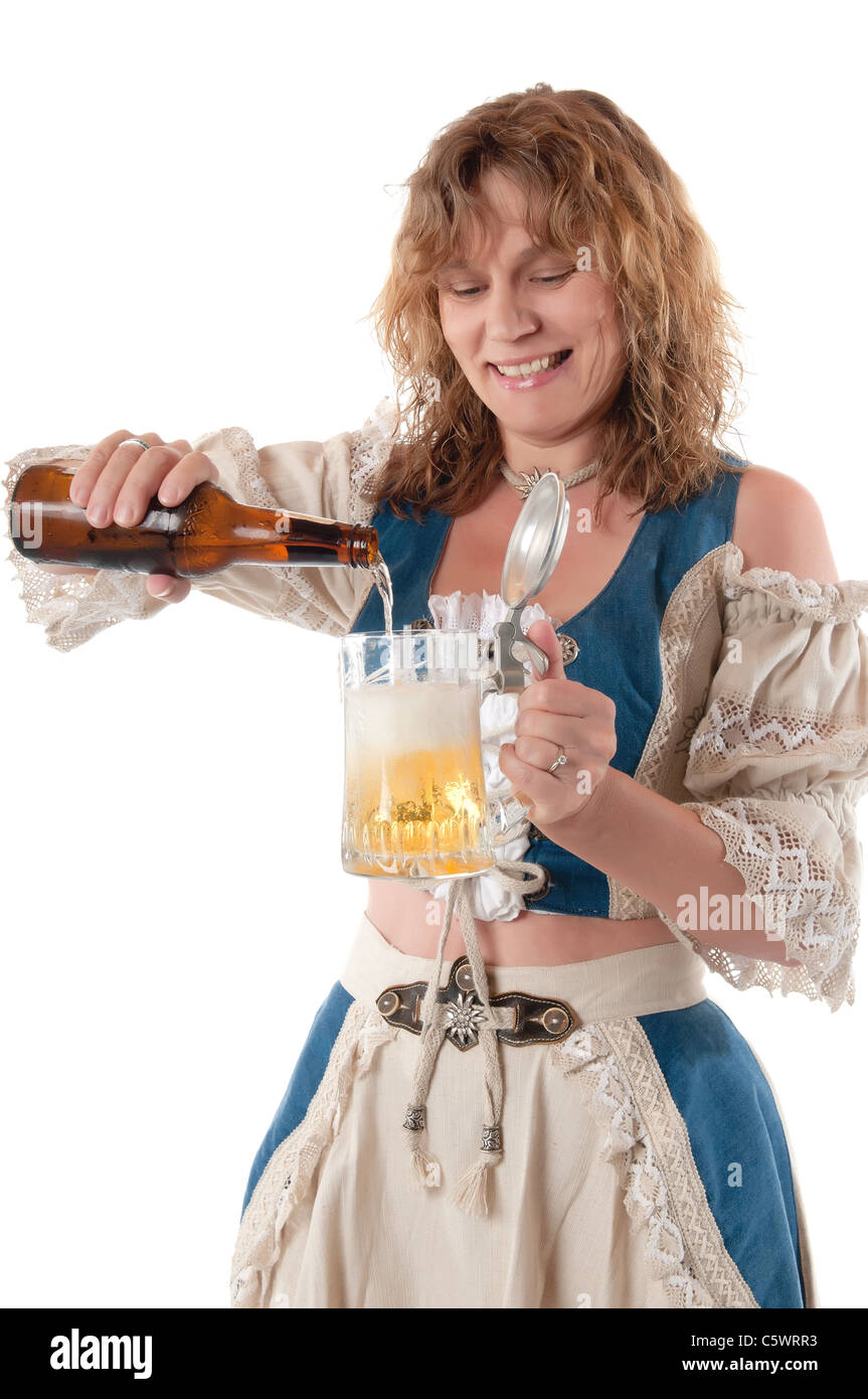 Frau im dirndl -Fotos und -Bildmaterial in hoher Auflösung – Alamy