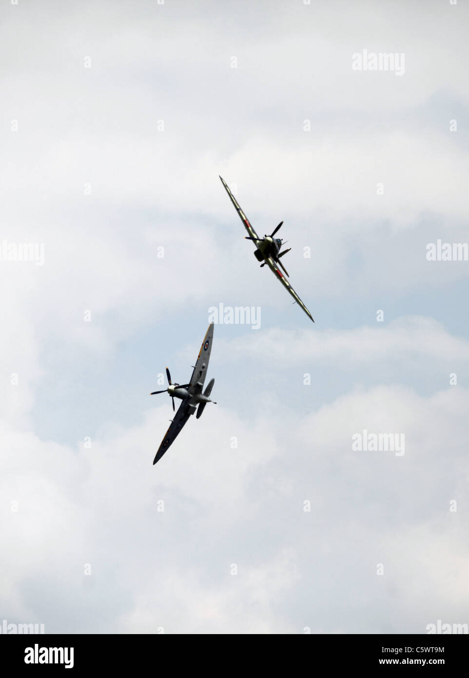 SUPERMARINE SPITFIRE AB910 MK VB & HAWKER HURRICANE LF363 MK IIC BATTLE ...
