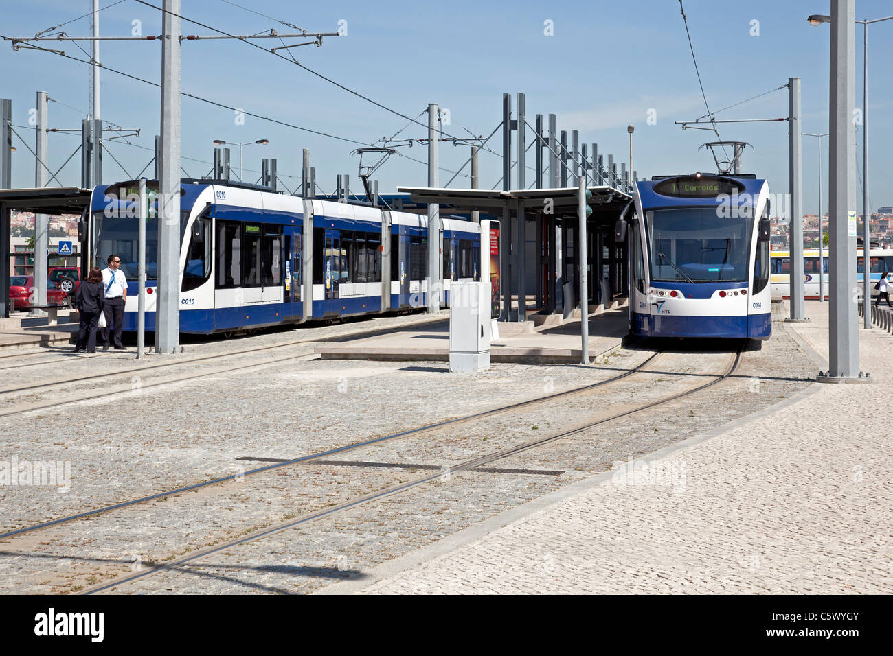 Moderne Straßenbahnen von der Firma "Metro Transportes do Sul" Parken ...