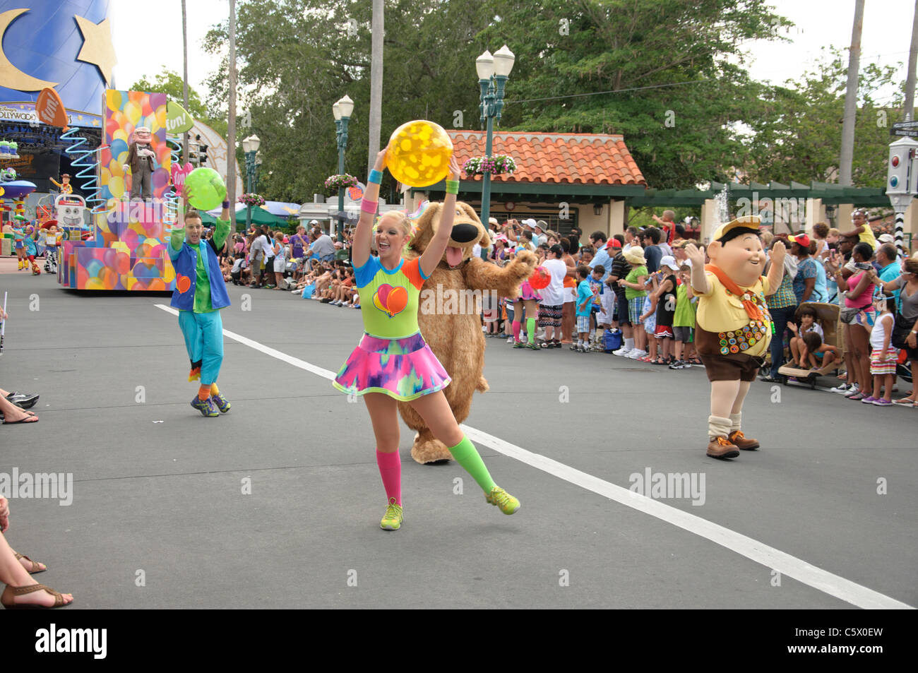 GRUB aus, in der Disney-Pixar-Countdown zum Spaß parade in Walt Disney ...