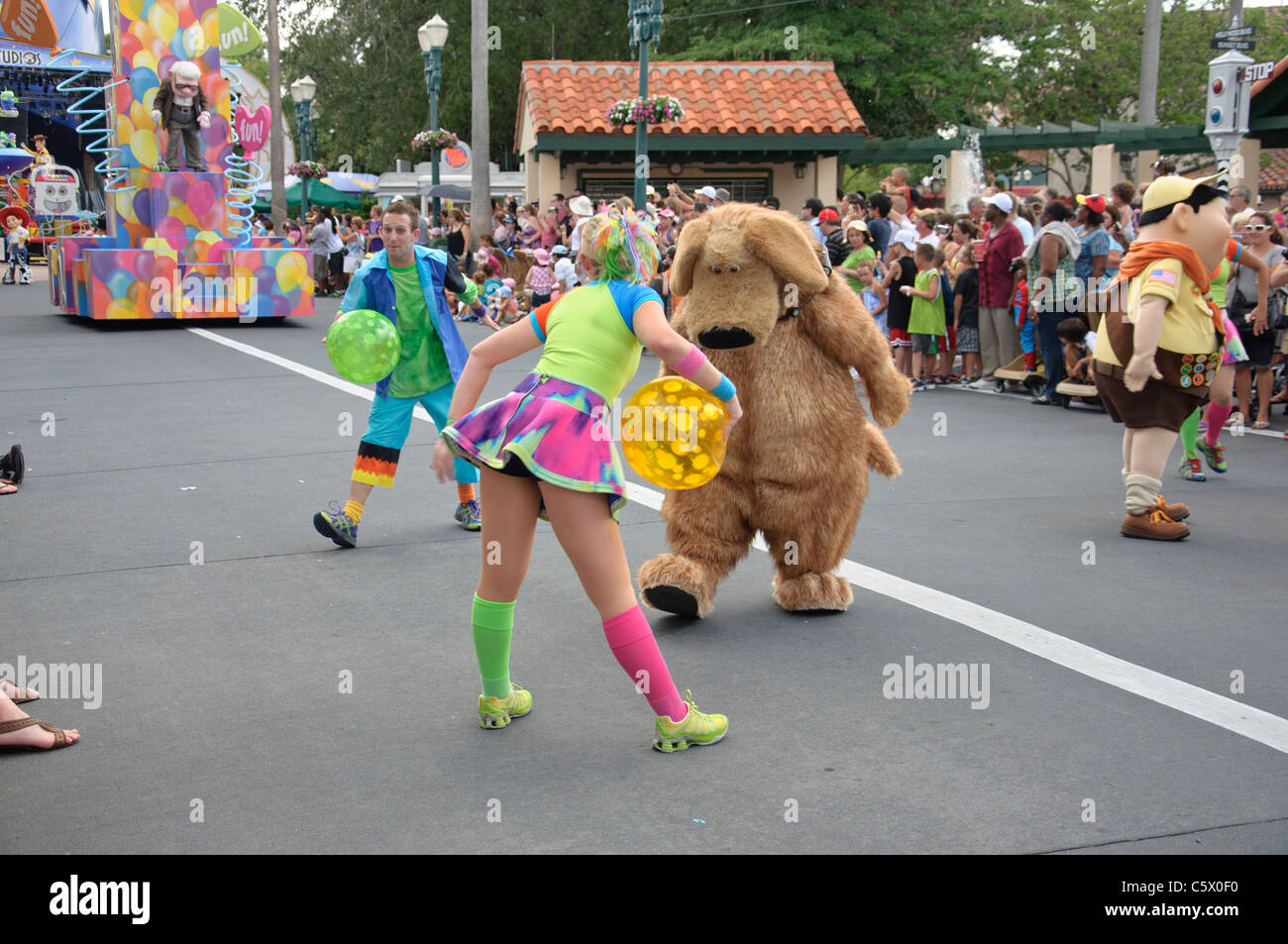 GRUB aus, in der Disney-Pixar-Countdown zum Spaß parade in Walt Disney ...