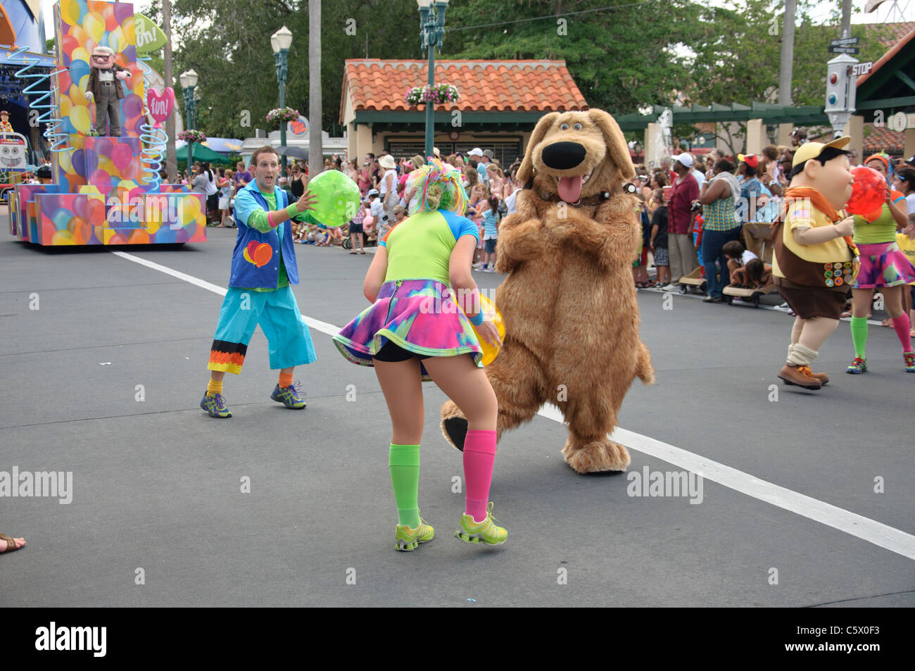 GRUB aus, in der Disney-Pixar-Countdown zum Spaß parade in Walt Disney ...
