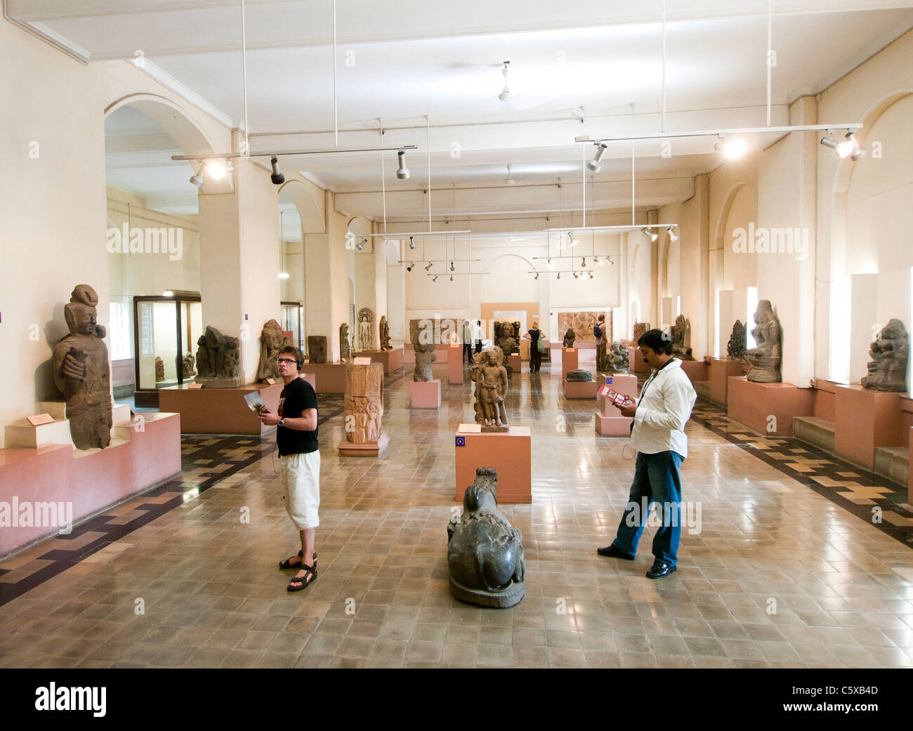 Die Skulpturengalerie im Inneren der Chhatrapati Shivaji Maharaj Vastu Sangrahalaya früher ...
