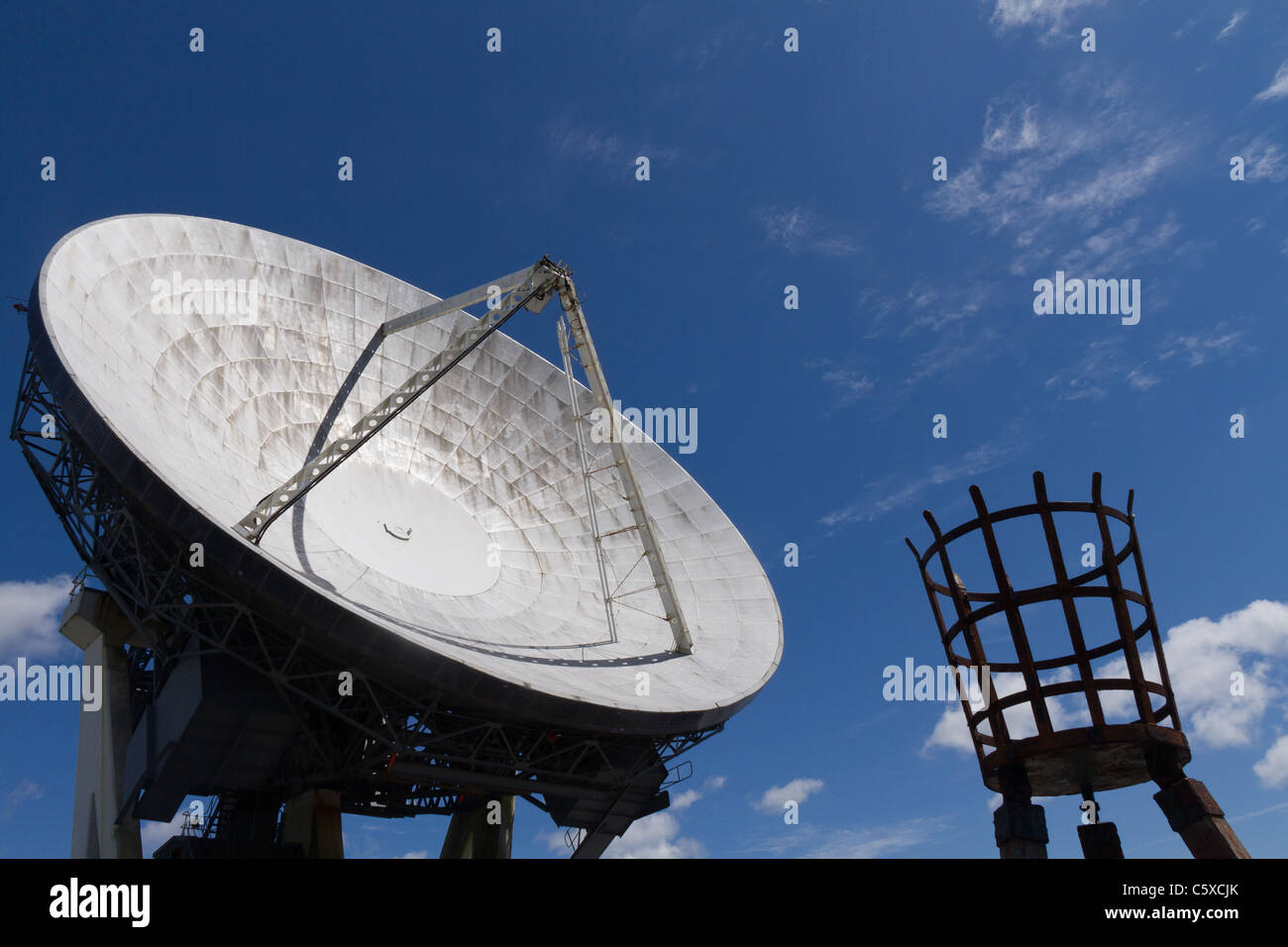 Parabolic antenna -Fotos und -Bildmaterial in hoher Auflösung – Alamy