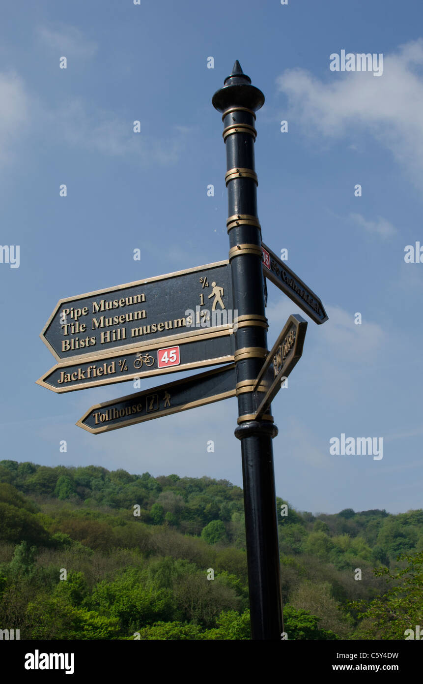 Wegweiser im british museum -Fotos und -Bildmaterial in hoher Auflösung ...