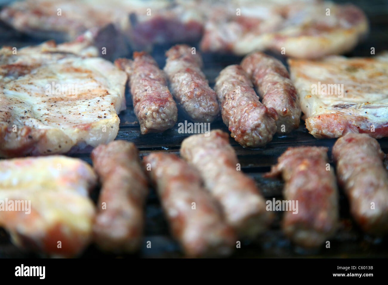 Cevapi cevapcici traditional bosnian meat -Fotos und -Bildmaterial in ...