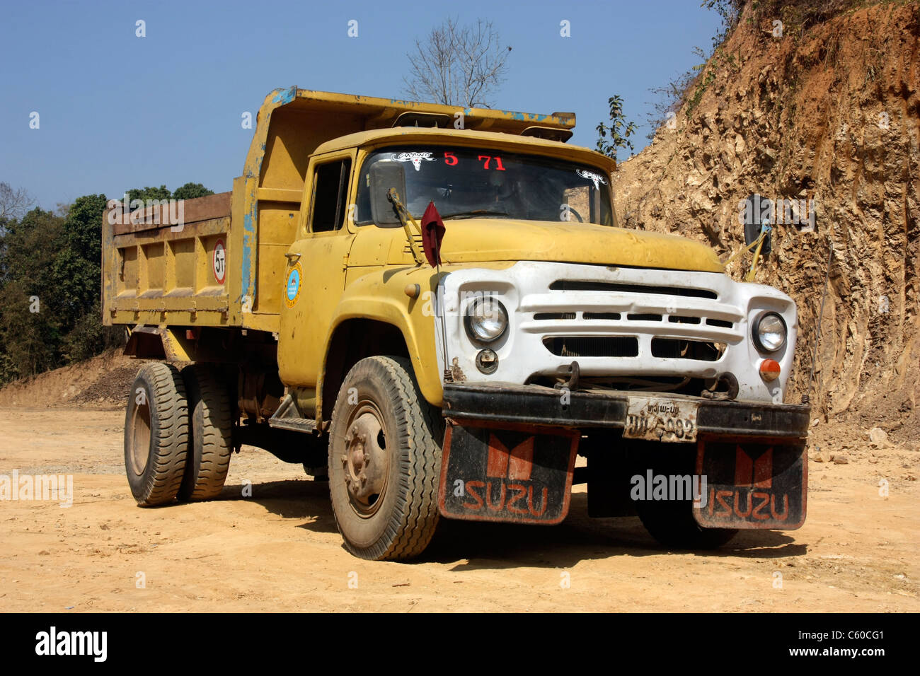 Russische 1960 ZIL 130 Dump Truck in einem Steinbruch in Nordlaos ...