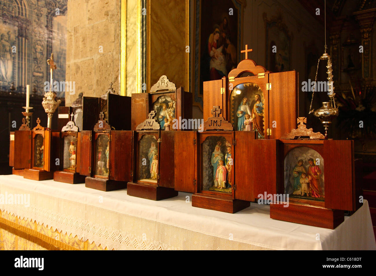 Reliquiar aus holz -Fotos und -Bildmaterial in hoher Auflösung – Alamy