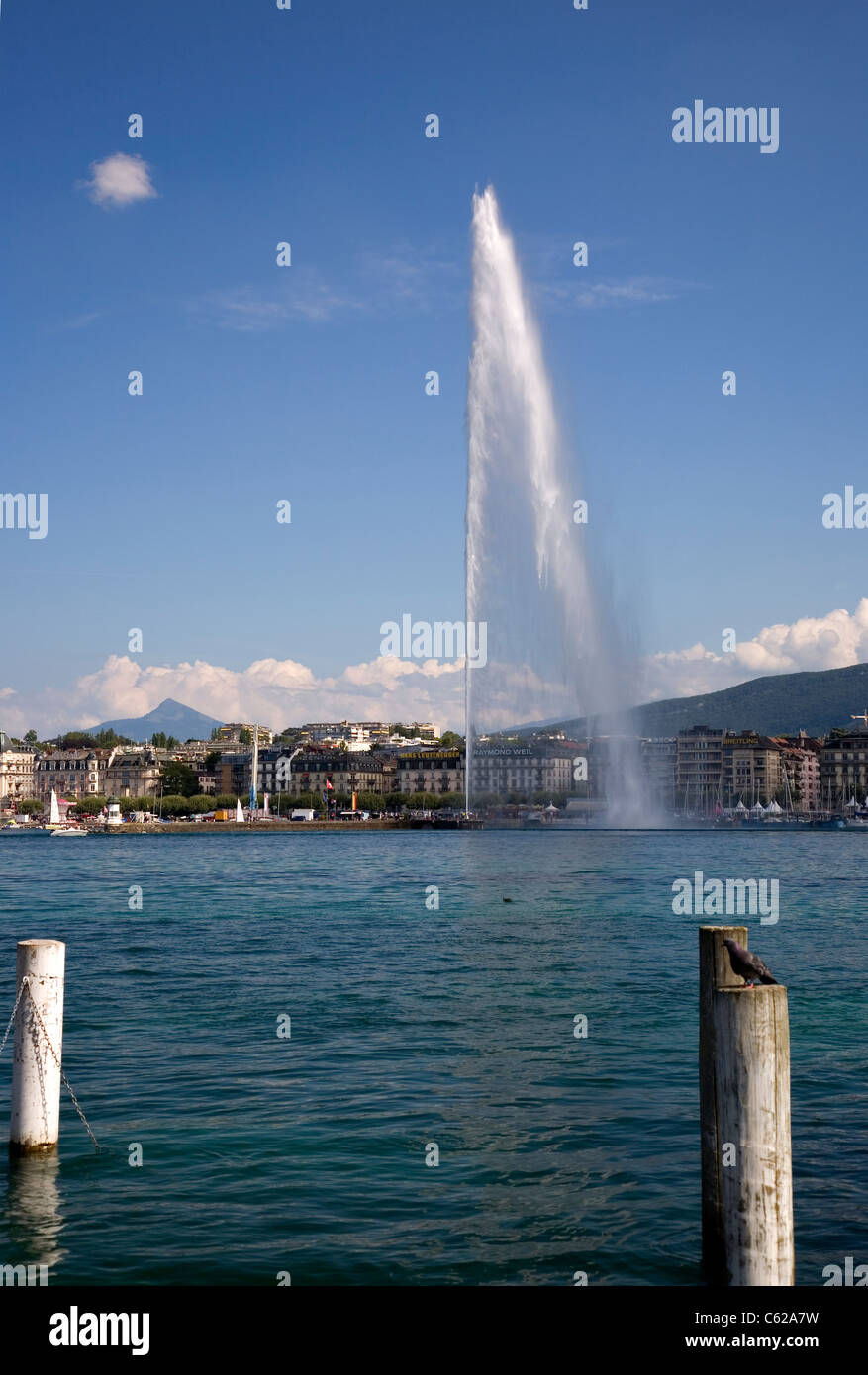 Wasserfontäne jet -Fotos und -Bildmaterial in hoher Auflösung – Alamy