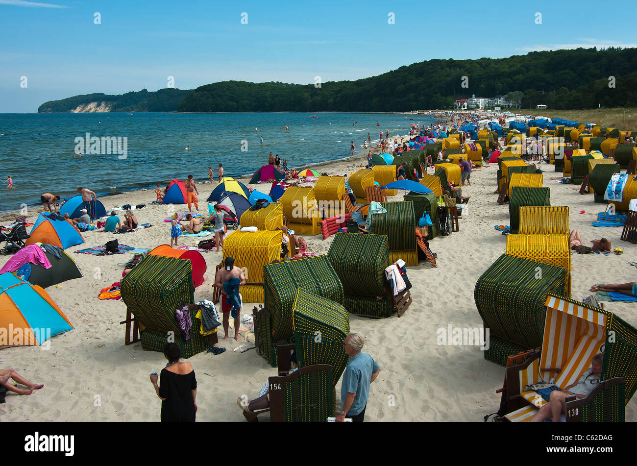 Entspannung am Strand von Binz in Rügen, Deutschland Stockfotografie ...